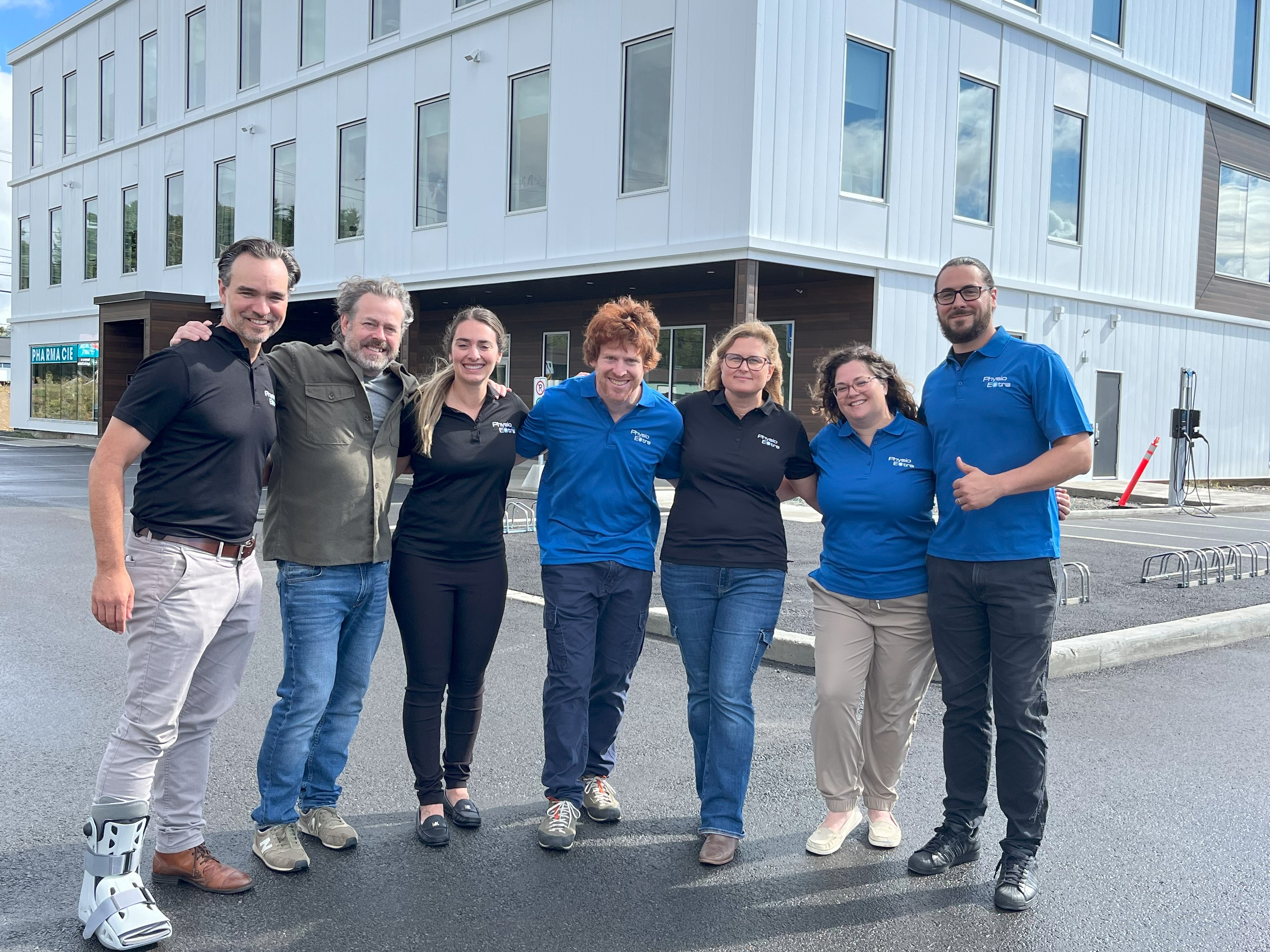 The Physio Axis team joins Groupe PhysioExtra and opens a brand-new clinic in Prévost. - PhysioExtra